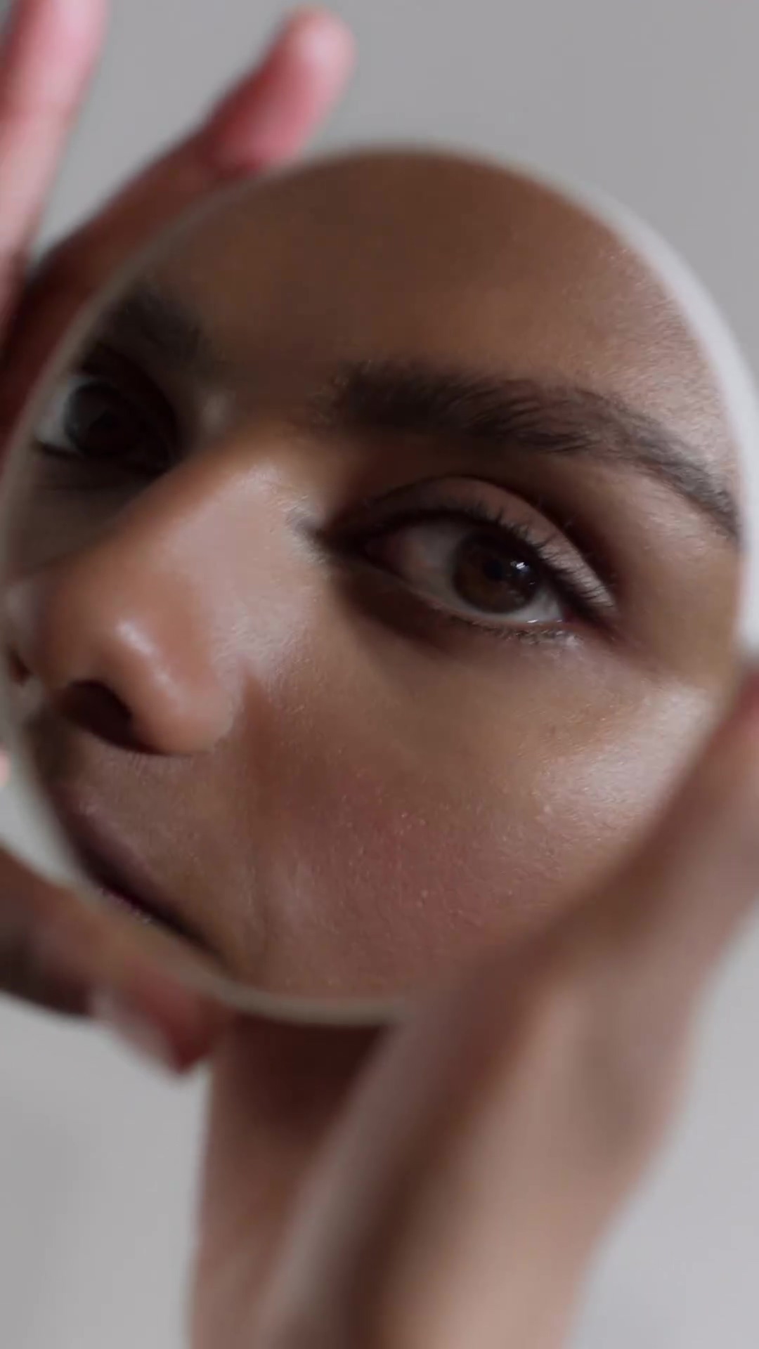 'Icons' Ad - Screencaps - icons004 - Simone Ashley Source