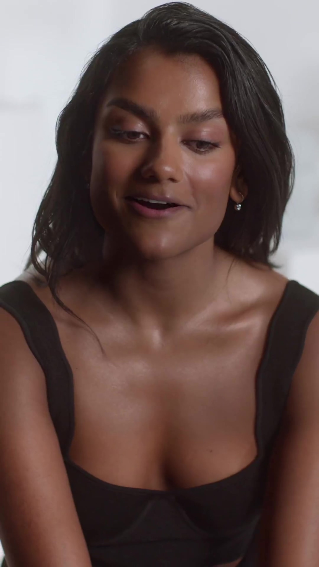 'Icons' Ad - Screencaps - icons075 - Simone Ashley Source