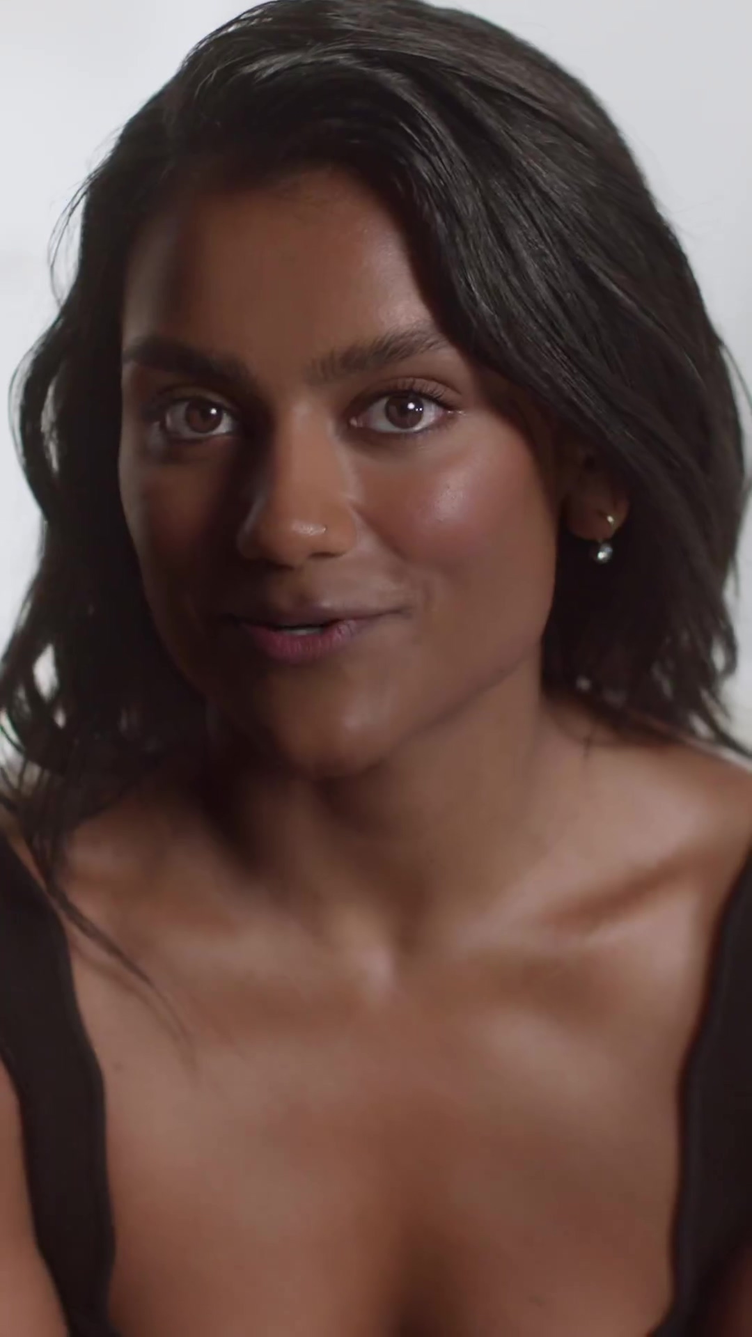 'Icons' Ad - Screencaps - icons077 - Simone Ashley Source