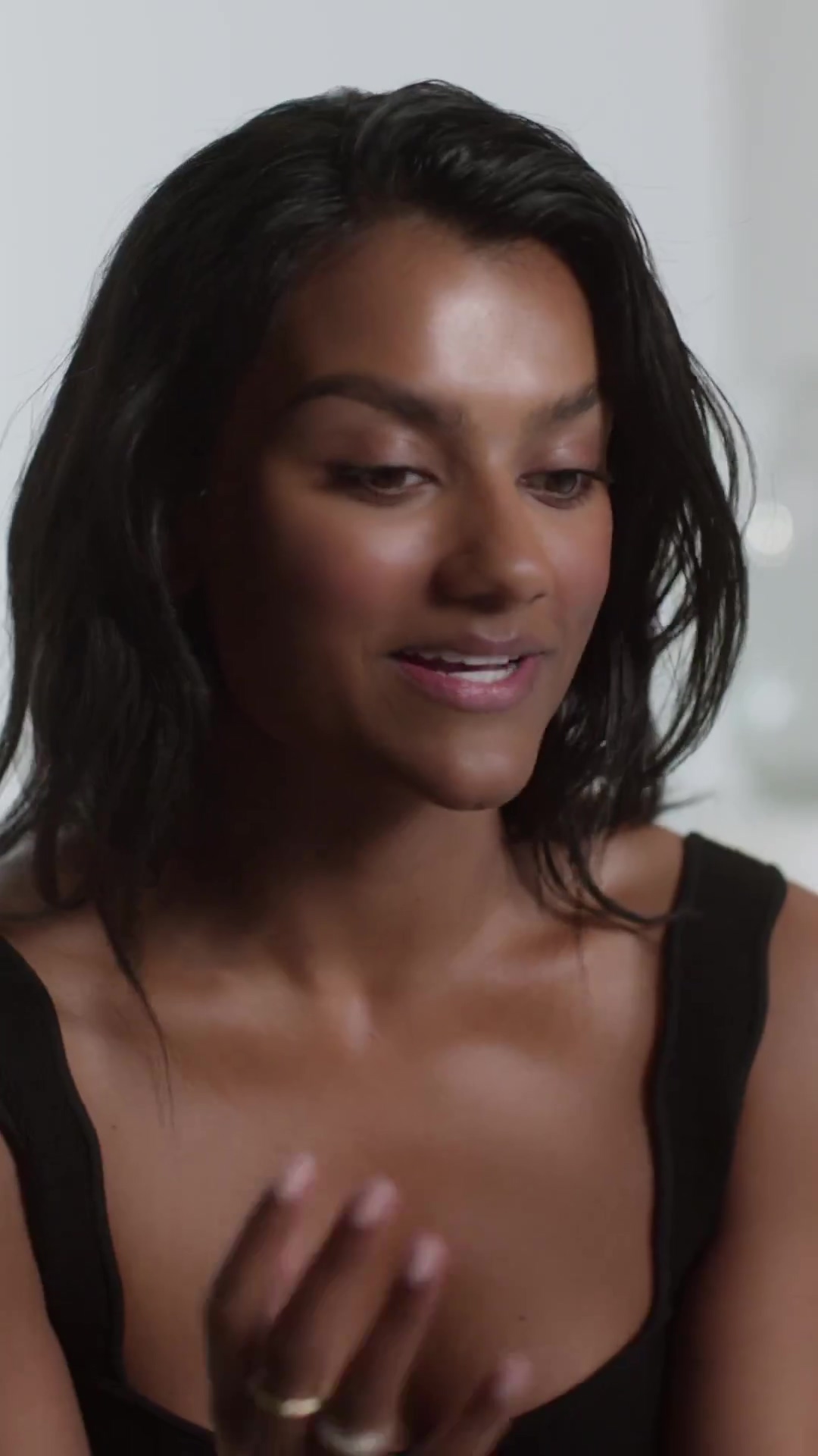 'Lifting Firming Serum' Ad - Screencaps - lamerfirming039 - Simone Ashley Source